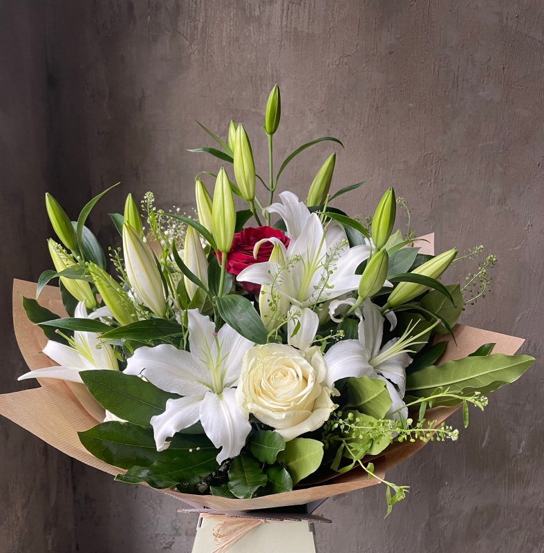 Rose and Lilly Bouquet – buy online or call 0754 2276 007
